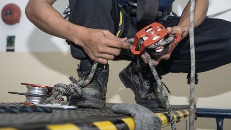 How to Use a Snatch Block for Industrial Lifting and Rigging